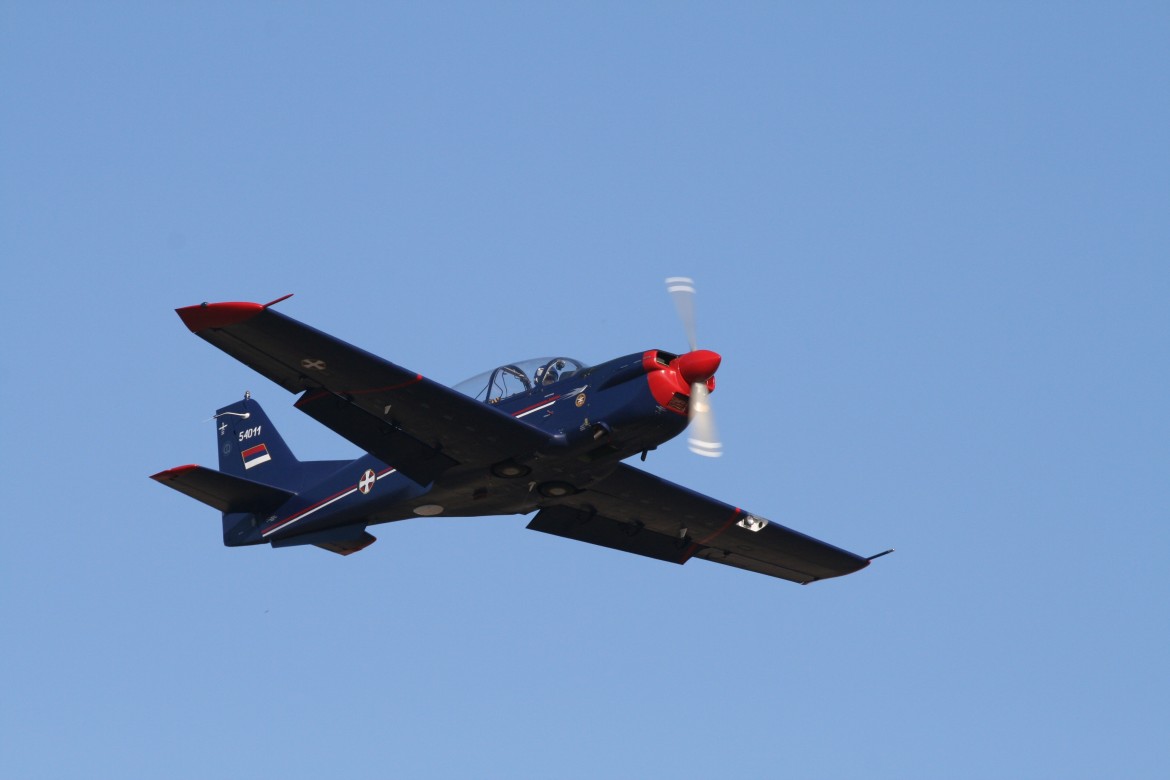 Poletela Lasta na Batajnici - Tango Six